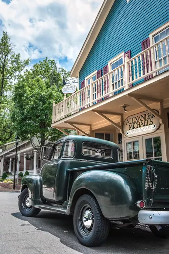 Alexander Michael's: Where everybody knows your name | Food & Drink ...