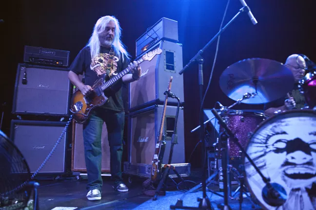 Live review: Dinosaur Jr., Neighborhood Theatre (9/10/2016) | Vibes