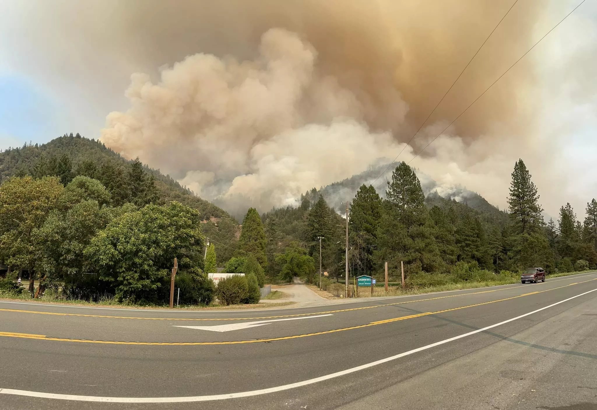 'Extreme Fire Behavior' Seen as Six Rivers Lightning Complex Grows ...