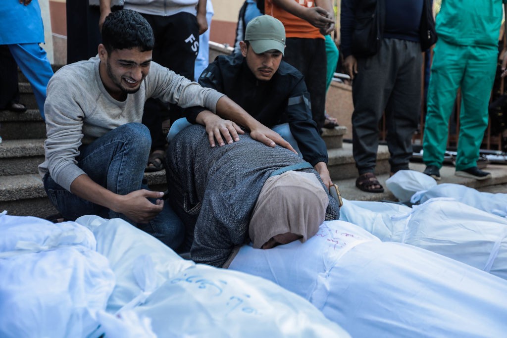 Slog AM: Congress Dodges Shutdown, Israel Raids Hospital, KKK Grocery ...